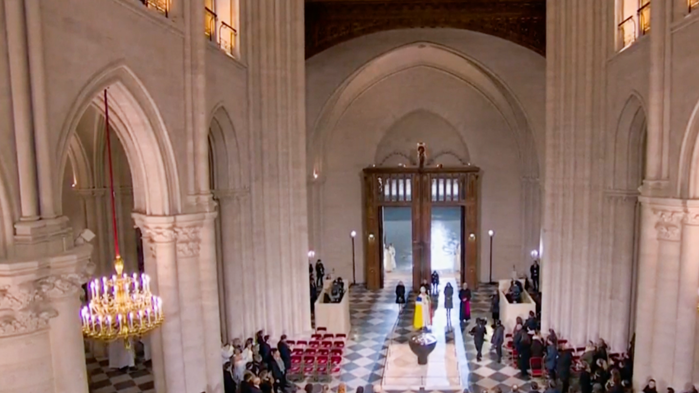 Notre Dame Reabre sus Puertas Tras 5 Años de Reconstrucción